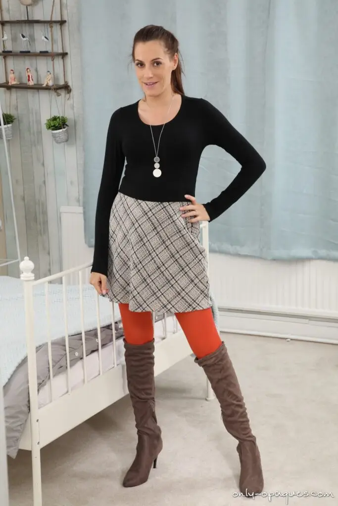 Only-Opaques Becky X in a miniskirt, boots and pantyhose